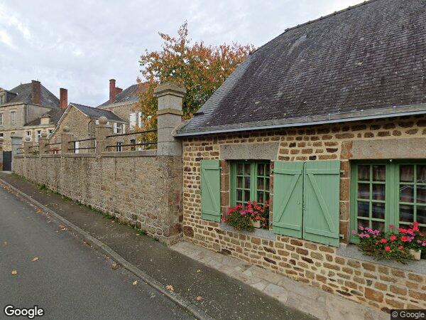 UNE MAISON D'HABITATION CONSTRUITE EN PIERRES ET COUVERTE EN ARDOISES à ...